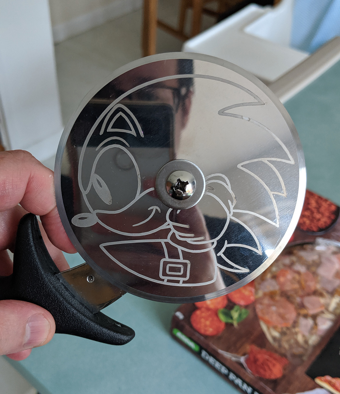 Sonic the Hedgehog Pizza Cutter review – Tired Old Hack