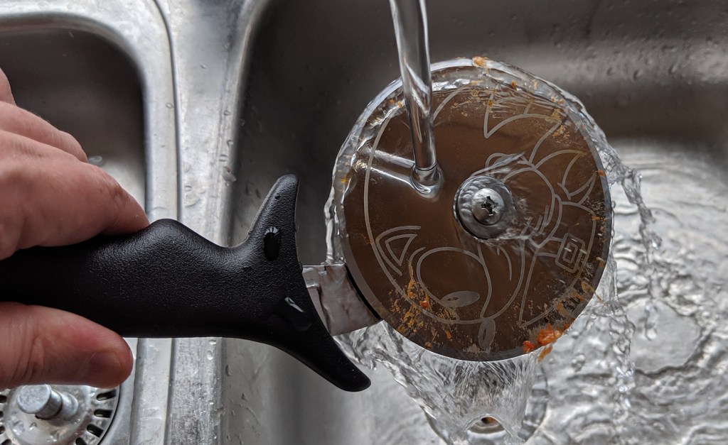 Sonic the Hedgehog Pizza Cutter review – Tired Old Hack